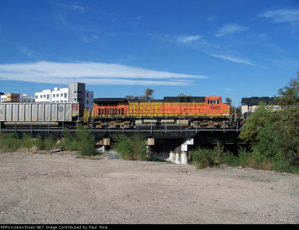 BNSF 5695